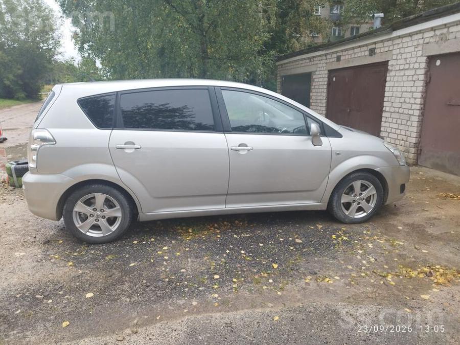Grey Toyota Corolla Verso 2009 in Riga, with an engine capacity of 2.20 L and mileage of 239 thousand km for 3100 €, photo 1 on AUTOMOTO.COM.LV