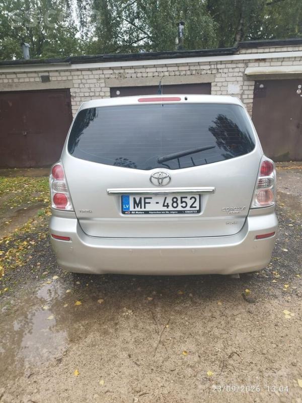 Grey Toyota Corolla Verso 2009 in Riga, with an engine capacity of 2.20 L and mileage of 239 thousand km for 3100 €, photo 4 on AUTOMOTO.COM.LV