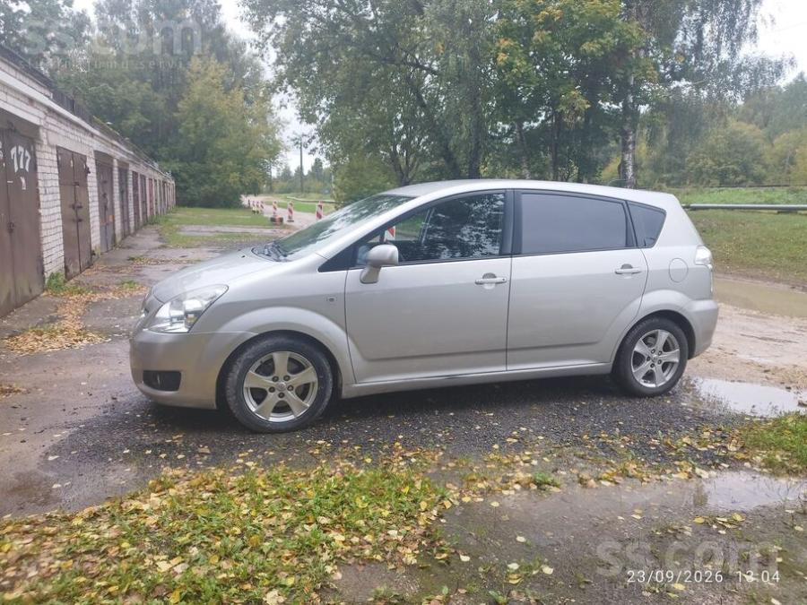 Grey Toyota Corolla Verso 2009 in Riga, with an engine capacity of 2.20 L and mileage of 239 thousand km for 3100 €, photo 5 on AUTOMOTO.COM.LV