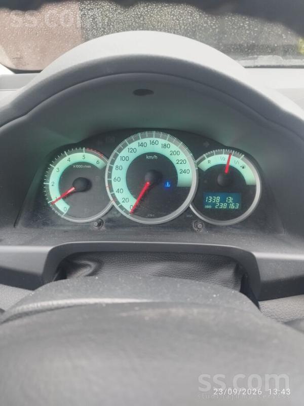 Grey Toyota Corolla Verso 2009 in Riga, with an engine capacity of 2.20 L and mileage of 239 thousand km for 3100 €, photo 11 on AUTOMOTO.COM.LV