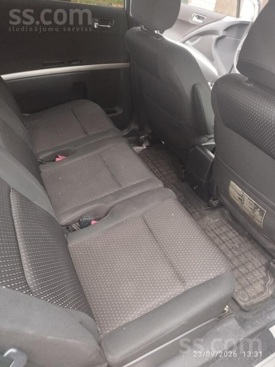 Grey Toyota Corolla Verso 2009 in Riga, with an engine capacity of 2.20 L and mileage of 239 thousand km for 3100 €, photo 15 on AUTOMOTO.COM.LV