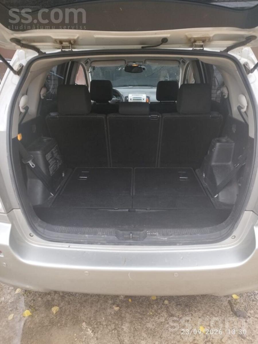 Grey Toyota Corolla Verso 2009 in Riga, with an engine capacity of 2.20 L and mileage of 239 thousand km for 3100 €, photo 16 on AUTOMOTO.COM.LV