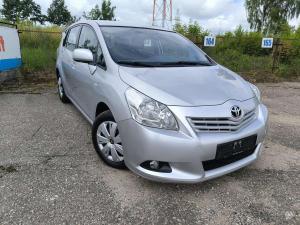 Pelēks Toyota Corolla Verso 2010 Alīta, ar dzinēja tilpumu 2.00 L un nobraukumu 248 tūkst. km par 4850 €, foto  vietnē AUTOMOTO.COM.LV