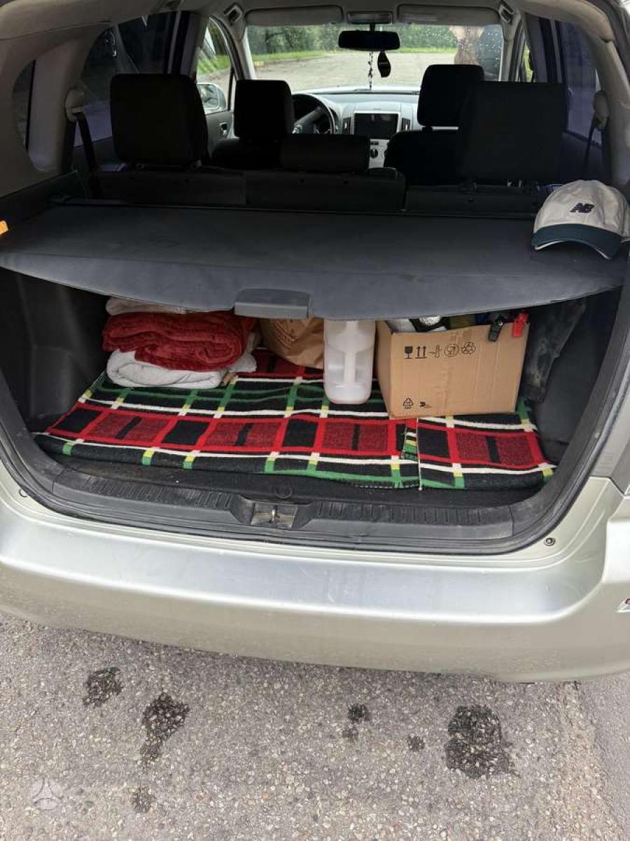 Pelēks Toyota Corolla Verso 2004 Kėdainiai, ar dzinēja tilpumu 0.00 L un nobraukumu 0 tūkst. km par 1650 €, foto 8 vietnē AUTOMOTO.COM.LV