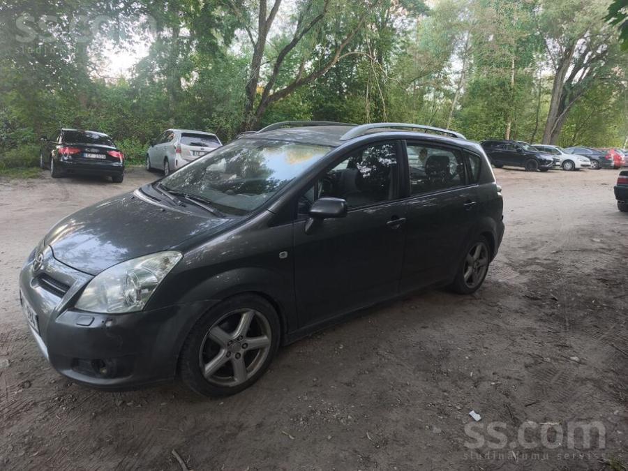 Grey Toyota Corolla Verso 2007 in Riga, with an engine capacity of 2.20 L and mileage of 399 thousand km for 600 €, photo 1 on AUTOMOTO.COM.LV