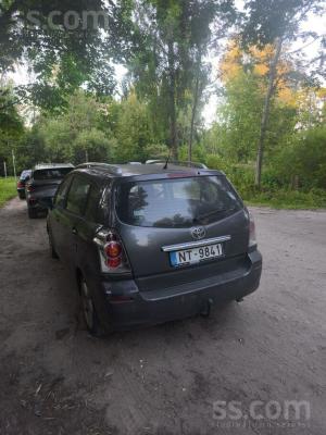 Grey Toyota Corolla Verso 2007 in Riga, with an engine capacity of 2.20 L and mileage of 399 thousand km for 600 €, photo 3 on AUTOMOTO.COM.LV