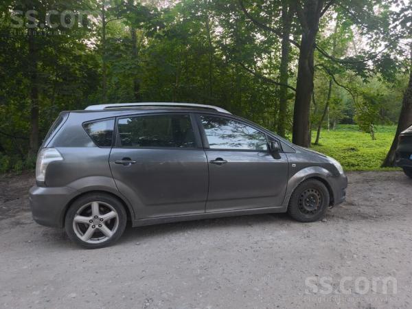 Grey Toyota Corolla Verso 2007 in Riga, with an engine capacity of 2.20 L and mileage of 399 thousand km for 600 €, photo 3 on AUTOMOTO.COM.LV