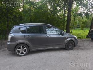 Grey Toyota Corolla Verso 2007 in Riga, with an engine capacity of 2.20 L and mileage of 399 thousand km for 600 €, photo 4 on AUTOMOTO.COM.LV