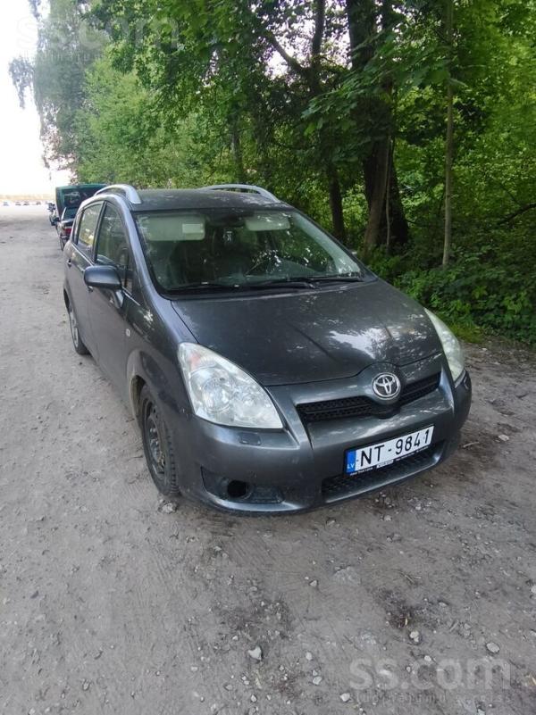 Grey Toyota Corolla Verso 2007 in Riga, with an engine capacity of 2.20 L and mileage of 399 thousand km for 600 €, photo 4 on AUTOMOTO.COM.LV