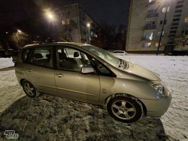 Grey Toyota Corolla Verso 2002 in Vilnius, with an engine capacity of 2.00 L and mileage of 323 thousand km for 1000 €, photo 4 on AUTOMOTO.COM.LV