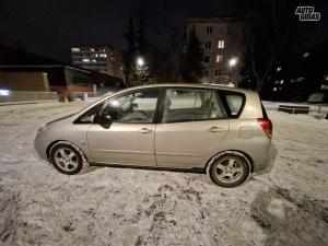 Pelēks Toyota Corolla Verso 2002 Viļņa, ar dzinēja tilpumu 2.00 L un nobraukumu 323 tūkst. km par 1000 €, foto 5 vietnē AUTOMOTO.COM.LV