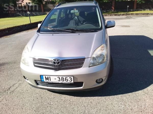 Grey Toyota Corolla Verso 2002 in Valmiera, with an engine capacity of 2.00 L and mileage of 272 thousand km for 1050 €, photo 1 on AUTOMOTO.COM.LV