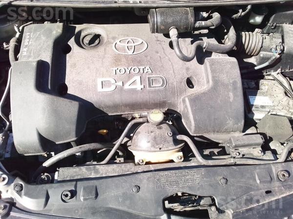 Pelēks Toyota Corolla Verso 2002 Valmiera, ar dzinēja tilpumu 2.00 L un nobraukumu 272 tūkst. km par 1050 €, foto 6 vietnē AUTOMOTO.COM.LV
