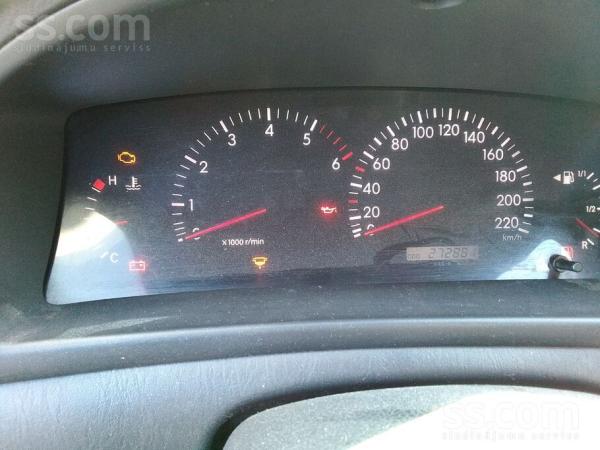 Pelēks Toyota Corolla Verso 2002 Valmiera, ar dzinēja tilpumu 2.00 L un nobraukumu 272 tūkst. km par 1050 €, foto 10 vietnē AUTOMOTO.COM.LV