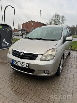 Grey Toyota Corolla Verso 2002 in Riga, with an engine capacity of 2.00 L and mileage of 290 thousand km for 1300 €, photo 5 on AUTOMOTO.COM.LV