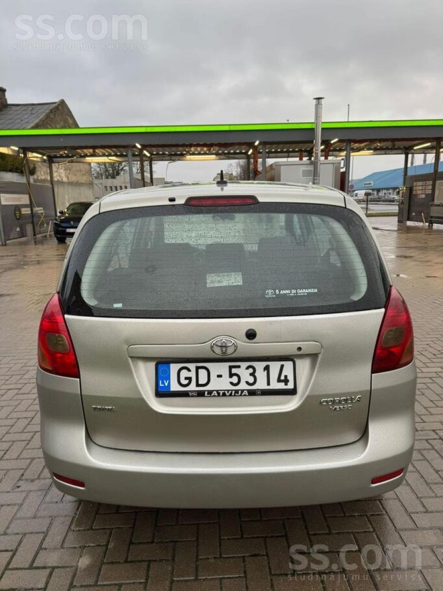 Grey Toyota Corolla Verso 2002 in Riga, with an engine capacity of 2.00 L and mileage of 290 thousand km for 1300 €, photo 6 on AUTOMOTO.COM.LV