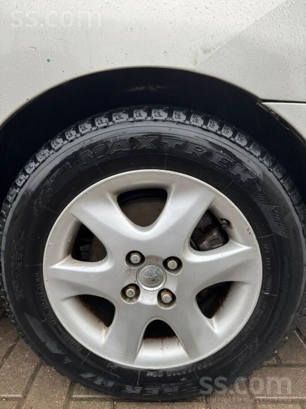 Grey Toyota Corolla Verso 2002 in Riga, with an engine capacity of 2.00 L and mileage of 290 thousand km for 1300 €, photo 7 on AUTOMOTO.COM.LV