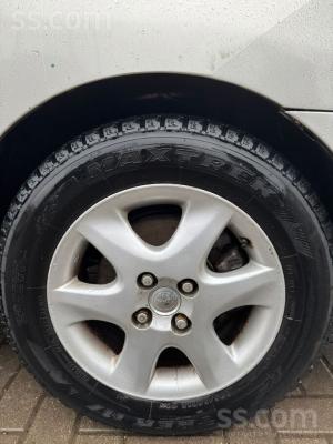 Grey Toyota Corolla Verso 2002 in Riga, with an engine capacity of 2.00 L and mileage of 290 thousand km for 1300 €, photo 8 on AUTOMOTO.COM.LV