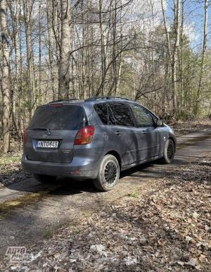 Grey Toyota Corolla Verso 2003 in Vievis, with an engine capacity of 2.00 L and mileage of 340 thousand km for 500 €, photo 6 on AUTOMOTO.COM.LV