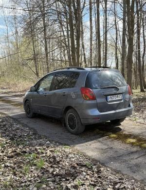 Grey Toyota Corolla Verso 2003 in Vievis, with an engine capacity of 2.00 L and mileage of 340 thousand km for 500 €, photo 8 on AUTOMOTO.COM.LV