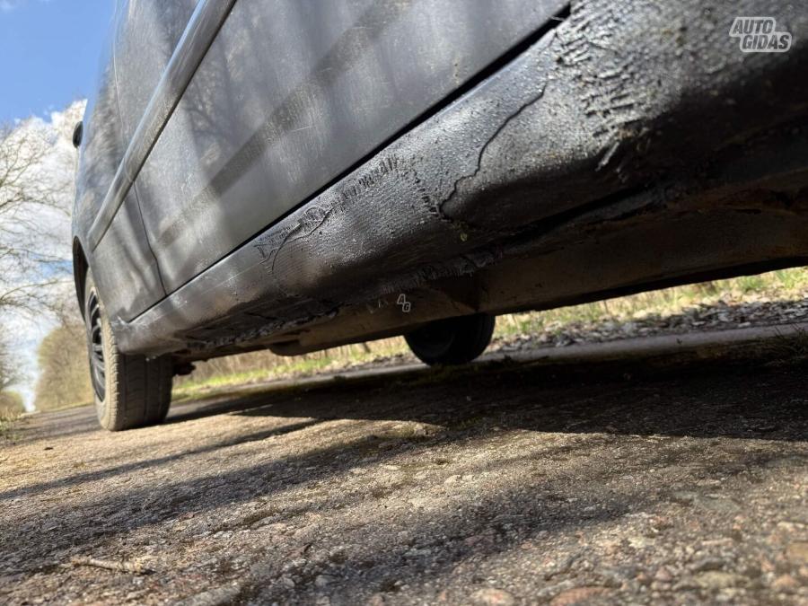 Grey Toyota Corolla Verso 2003 in Vievis, with an engine capacity of 2.00 L and mileage of 340 thousand km for 500 €, photo 15 on AUTOMOTO.COM.LV