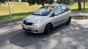 Grey Toyota Corolla Verso 2003 in Vilnius, with an engine capacity of 2.00 L and mileage of 350 thousand km for 950 €, photo  on AUTOMOTO.COM.LV