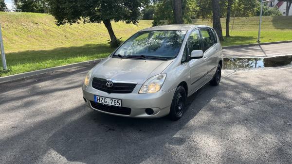 Grey Toyota Corolla Verso 2003 in Vilnius, with an engine capacity of 2.00 L and mileage of 350 thousand km for 950 €, photo 2 on AUTOMOTO.COM.LV