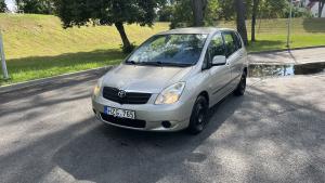 Pelēks Toyota Corolla Verso 2003 Viļņa, ar dzinēja tilpumu 2.00 L un nobraukumu 350 tūkst. km par 950 €, foto 3 vietnē AUTOMOTO.COM.LV