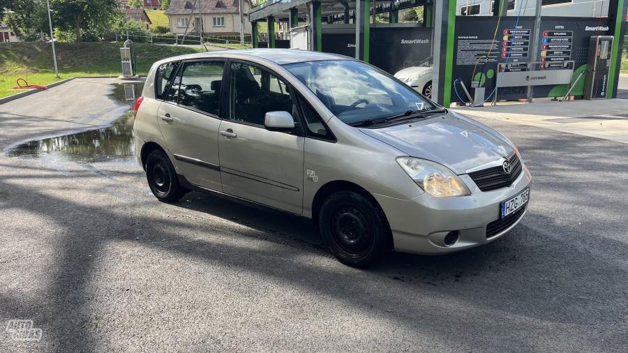 Pelēks Toyota Corolla Verso 2003 Viļņa, ar dzinēja tilpumu 2.00 L un nobraukumu 350 tūkst. km par 950 €, foto 4 vietnē AUTOMOTO.COM.LV