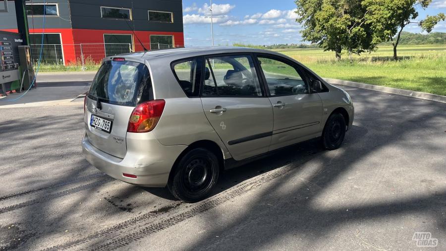 Pelēks Toyota Corolla Verso 2003 Viļņa, ar dzinēja tilpumu 2.00 L un nobraukumu 350 tūkst. km par 950 €, foto 5 vietnē AUTOMOTO.COM.LV