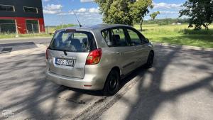 Pelēks Toyota Corolla Verso 2003 Viļņa, ar dzinēja tilpumu 2.00 L un nobraukumu 350 tūkst. km par 950 €, foto 6 vietnē AUTOMOTO.COM.LV