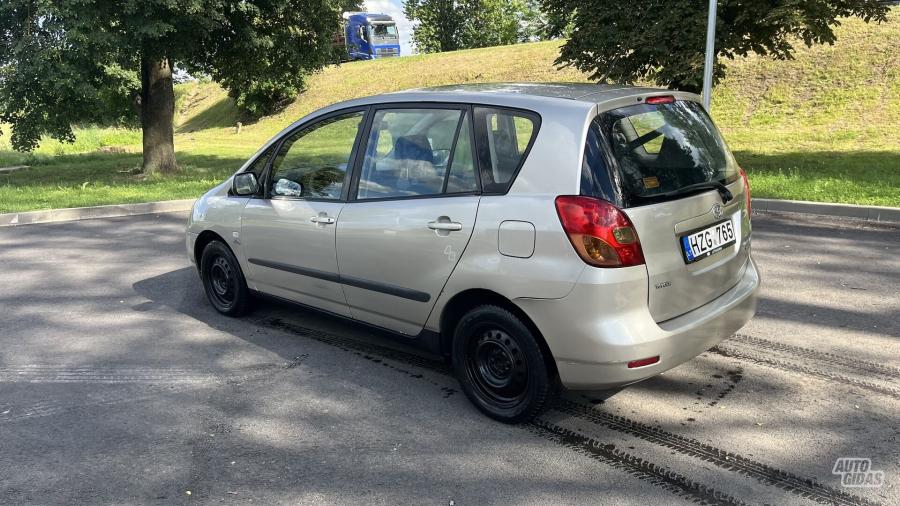 Pelēks Toyota Corolla Verso 2003 Viļņa, ar dzinēja tilpumu 2.00 L un nobraukumu 350 tūkst. km par 950 €, foto 7 vietnē AUTOMOTO.COM.LV
