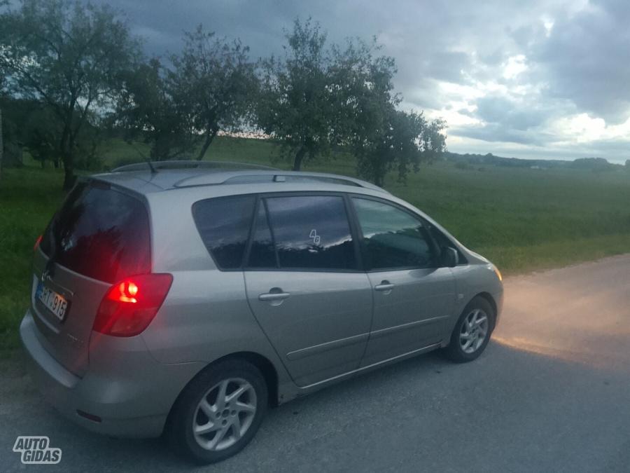 Grey Toyota Corolla Verso 2003 in Silale, with an engine capacity of 2.00 L and mileage of 400 thousand km for 750 €, photo 4 on AUTOMOTO.COM.LV
