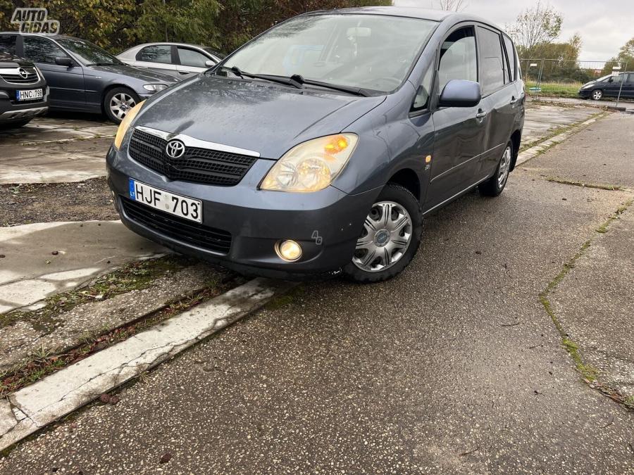 Grey Toyota Corolla Verso 2003 in Siauliai, with an engine capacity of 2.00 L and mileage of 0 thousand km for 699 €, photo 1 on AUTOMOTO.COM.LV
