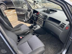 Grey Toyota Corolla Verso 2003 in Siauliai, with an engine capacity of 2.00 L and mileage of 0 thousand km for 699 €, photo 18 on AUTOMOTO.COM.LV