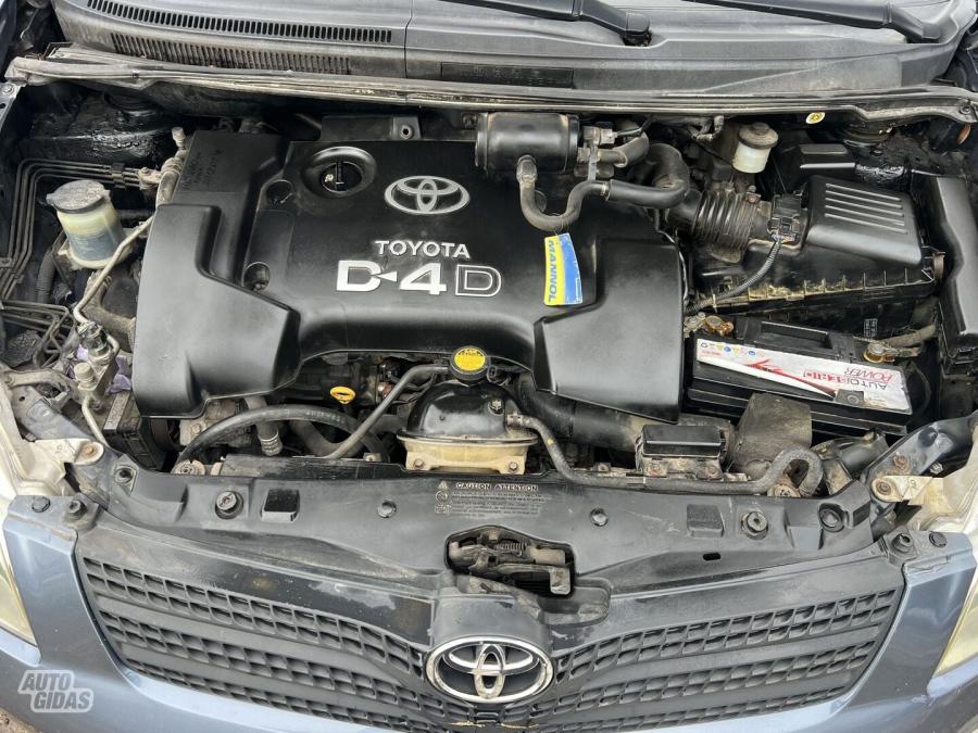 Grey Toyota Corolla Verso 2003 in Siauliai, with an engine capacity of 2.00 L and mileage of 0 thousand km for 699 €, photo 27 on AUTOMOTO.COM.LV