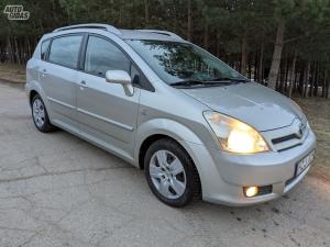Pelēks Toyota Corolla Verso 2004 Viļņa, ar dzinēja tilpumu 2.00 L un nobraukumu 340 tūkst. km par 1990 €, foto  vietnē AUTOMOTO.COM.LV