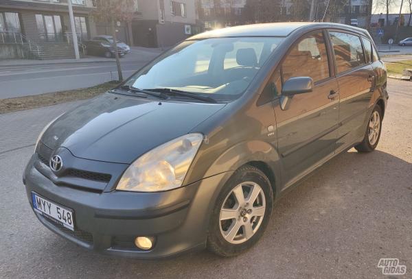 Grey Toyota Corolla Verso 2004 in Vilnius, with an engine capacity of 1.80 L and mileage of 166 thousand km for 3000 €, photo 3 on AUTOMOTO.COM.LV