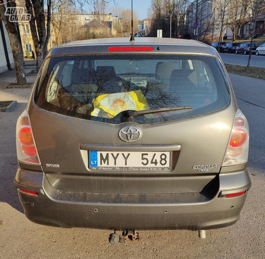 Pelēks Toyota Corolla Verso 2004 Viļņa, ar dzinēja tilpumu 1.80 L un nobraukumu 166 tūkst. km par 3000 €, foto 4 vietnē AUTOMOTO.COM.LV