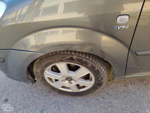 Pelēks Toyota Corolla Verso 2004 Viļņa, ar dzinēja tilpumu 1.80 L un nobraukumu 166 tūkst. km par 3000 €, foto 7 vietnē AUTOMOTO.COM.LV