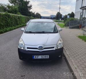 Pelēks Toyota Corolla Verso 2004 Rīga, ar dzinēja tilpumu 2.00 L un nobraukumu 330 tūkst. km par 1500 €, foto 3 vietnē AUTOMOTO.COM.LV