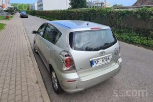 Pelēks Toyota Corolla Verso 2004 Rīga, ar dzinēja tilpumu 2.00 L un nobraukumu 330 tūkst. km par 1500 €, foto 4 vietnē AUTOMOTO.COM.LV