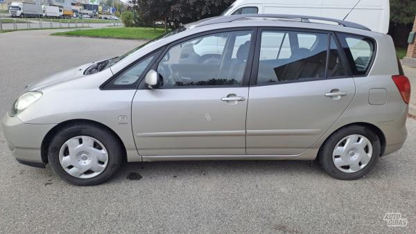 Pelēks Toyota Corolla Verso 2004 Kauņa, ar dzinēja tilpumu 1.80 L un nobraukumu 257 tūkst. km par 1800 €, foto 1 vietnē AUTOMOTO.COM.LV
