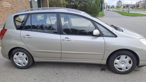 Pelēks Toyota Corolla Verso 2004 Kauņa, ar dzinēja tilpumu 1.80 L un nobraukumu 257 tūkst. km par 1800 €, foto 3 vietnē AUTOMOTO.COM.LV