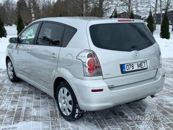 Pelēks Toyota Corolla Verso 2005 Tallina, ar dzinēja tilpumu 1.80 L un nobraukumu 247 tūkst. km par 2690 €, foto 2 vietnē AUTOMOTO.COM.LV