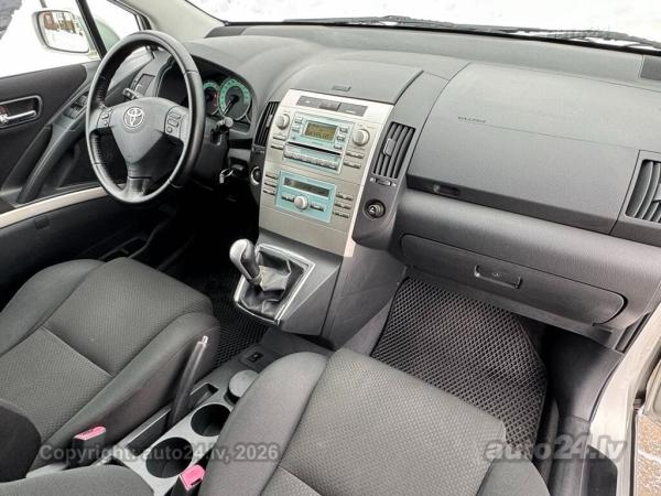 Pelēks Toyota Corolla Verso 2005 Tallina, ar dzinēja tilpumu 1.80 L un nobraukumu 247 tūkst. km par 2690 €, foto 10 vietnē AUTOMOTO.COM.LV