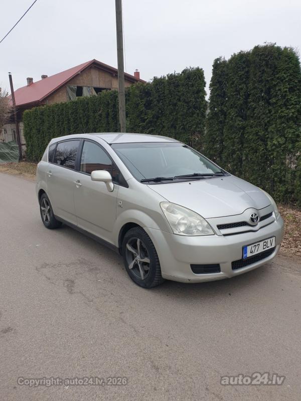 Grey Toyota Corolla Verso 2005 in Tallinn, with an engine capacity of 2.00 L and mileage of 251 thousand km for 2700 €, photo 1 on AUTOMOTO.COM.LV