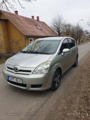 Grey Toyota Corolla Verso 2005 in Tallinn, with an engine capacity of 2.00 L and mileage of 251 thousand km for 2700 €, photo 2 on AUTOMOTO.COM.LV