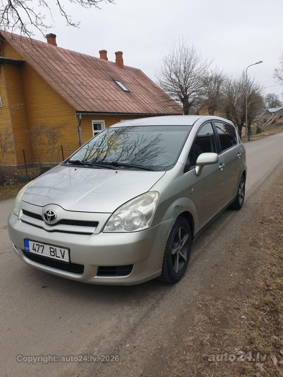 Grey Toyota Corolla Verso 2005 in Tallinn, with an engine capacity of 2.00 L and mileage of 251 thousand km for 2700 €, photo 2 on AUTOMOTO.COM.LV