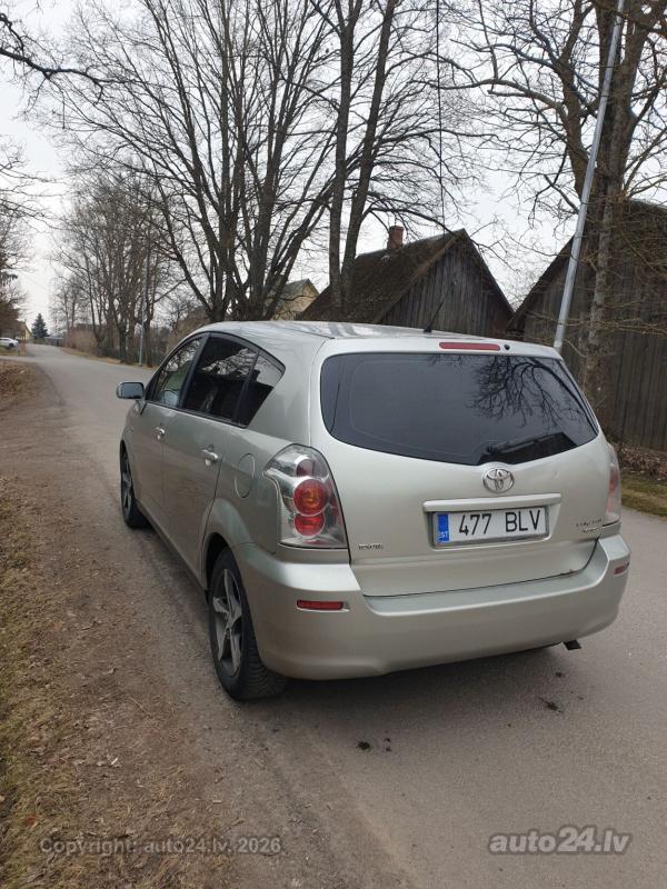 Grey Toyota Corolla Verso 2005 in Tallinn, with an engine capacity of 2.00 L and mileage of 251 thousand km for 2700 €, photo 3 on AUTOMOTO.COM.LV